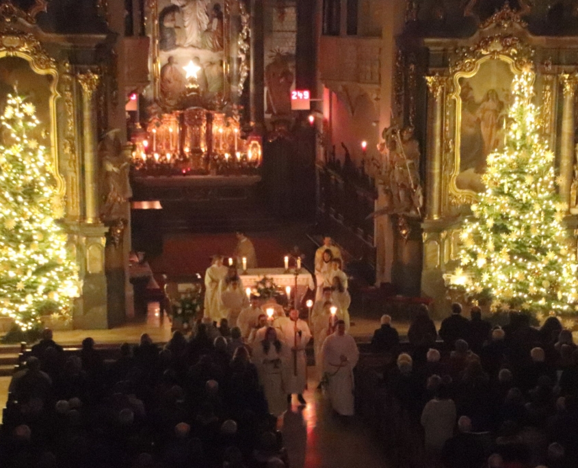 und Jesus umschloss die Völker der Welt – PFARREI ST. JAKOB CHAM
