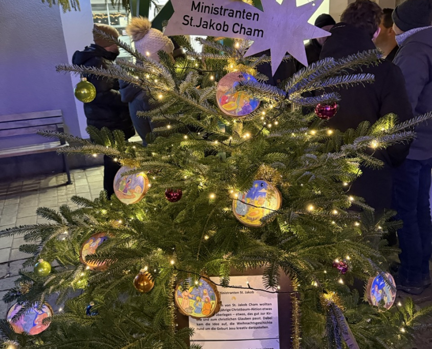 Minis gestalten die Weihnachtsgeschichte am Christbaum – PFARREI ST ...